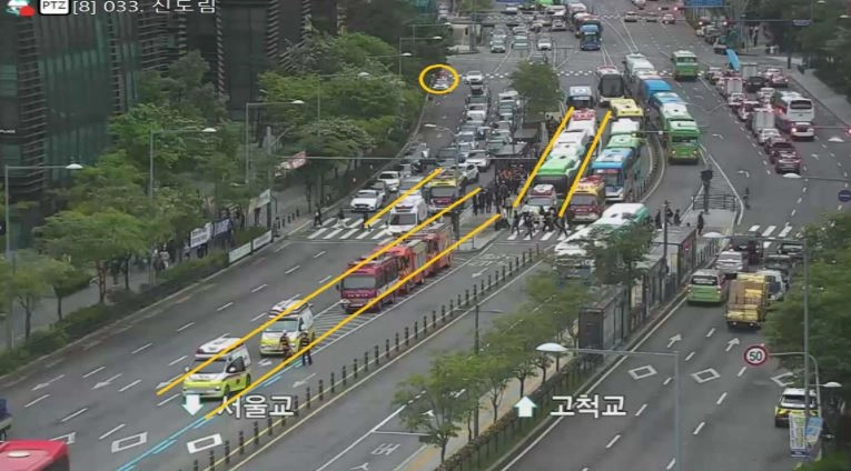 출근길 신도림역 버스정류장서 버스 4대 추돌…6명 경상